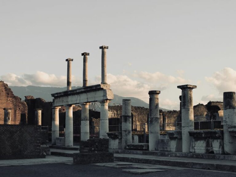 History of Pompeii: A Comprehensive Guide to the Lost City of the ...